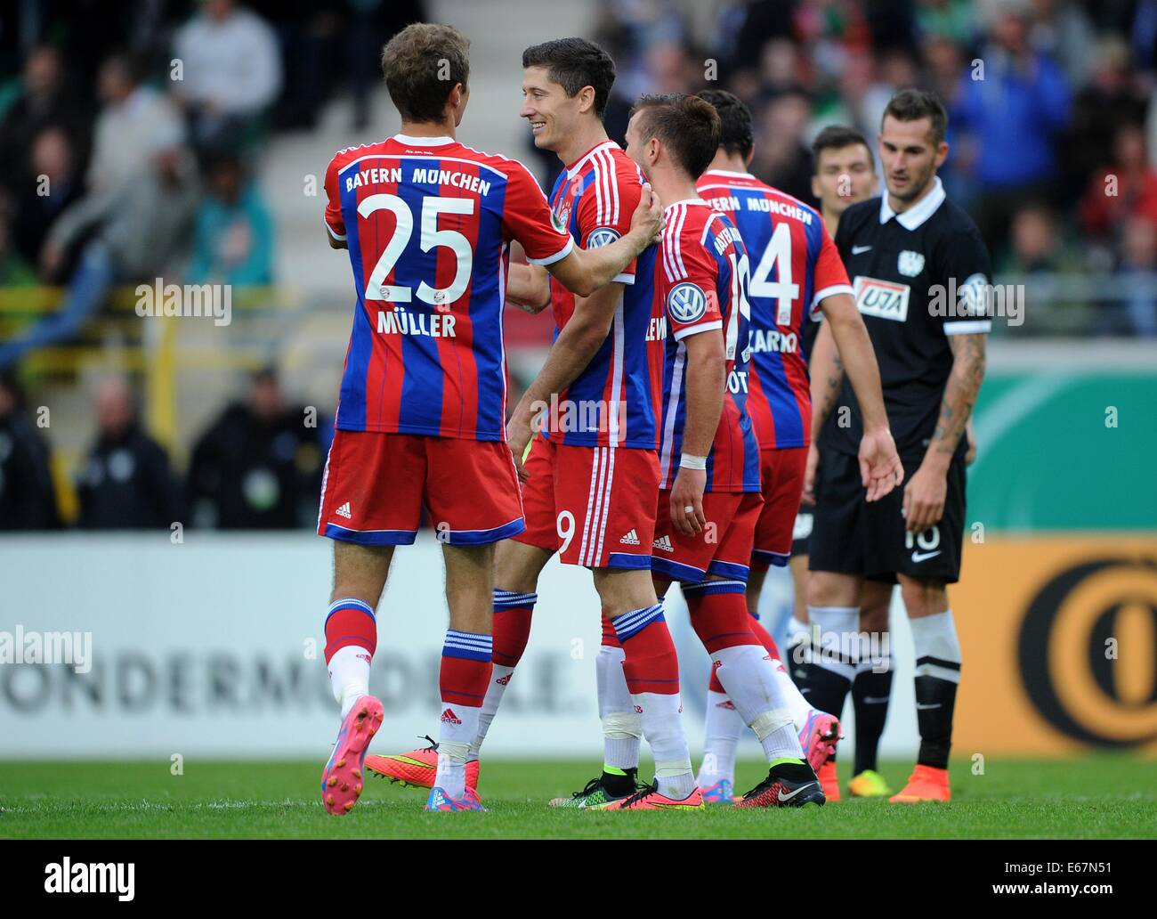 Munich's Thomas Mueller (L) speaks with Munich's Robert Lewandowski (2 ...