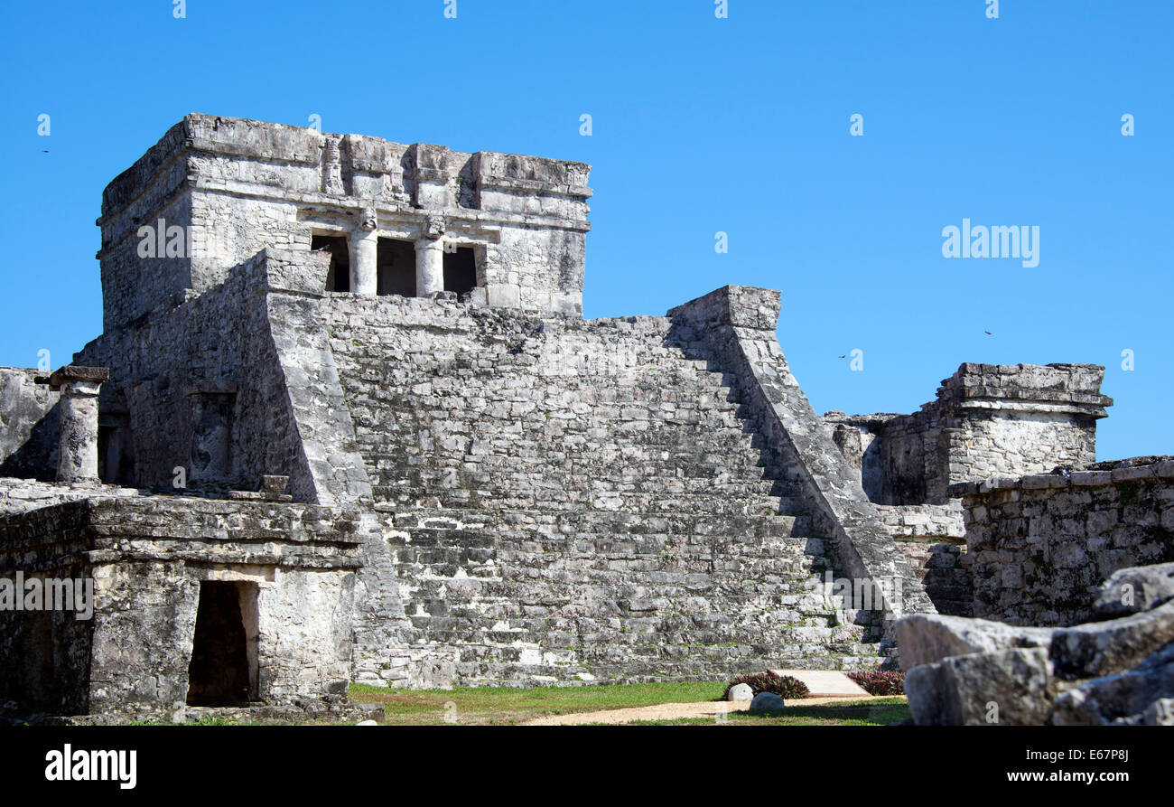 Mayan ruin of el castillo, tulum hi-res stock photography and images ...