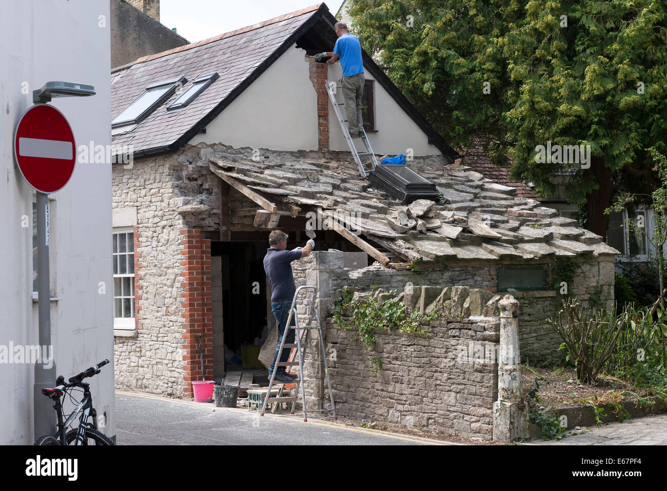 Builders repaired hi-res stock photography and images - Alamy