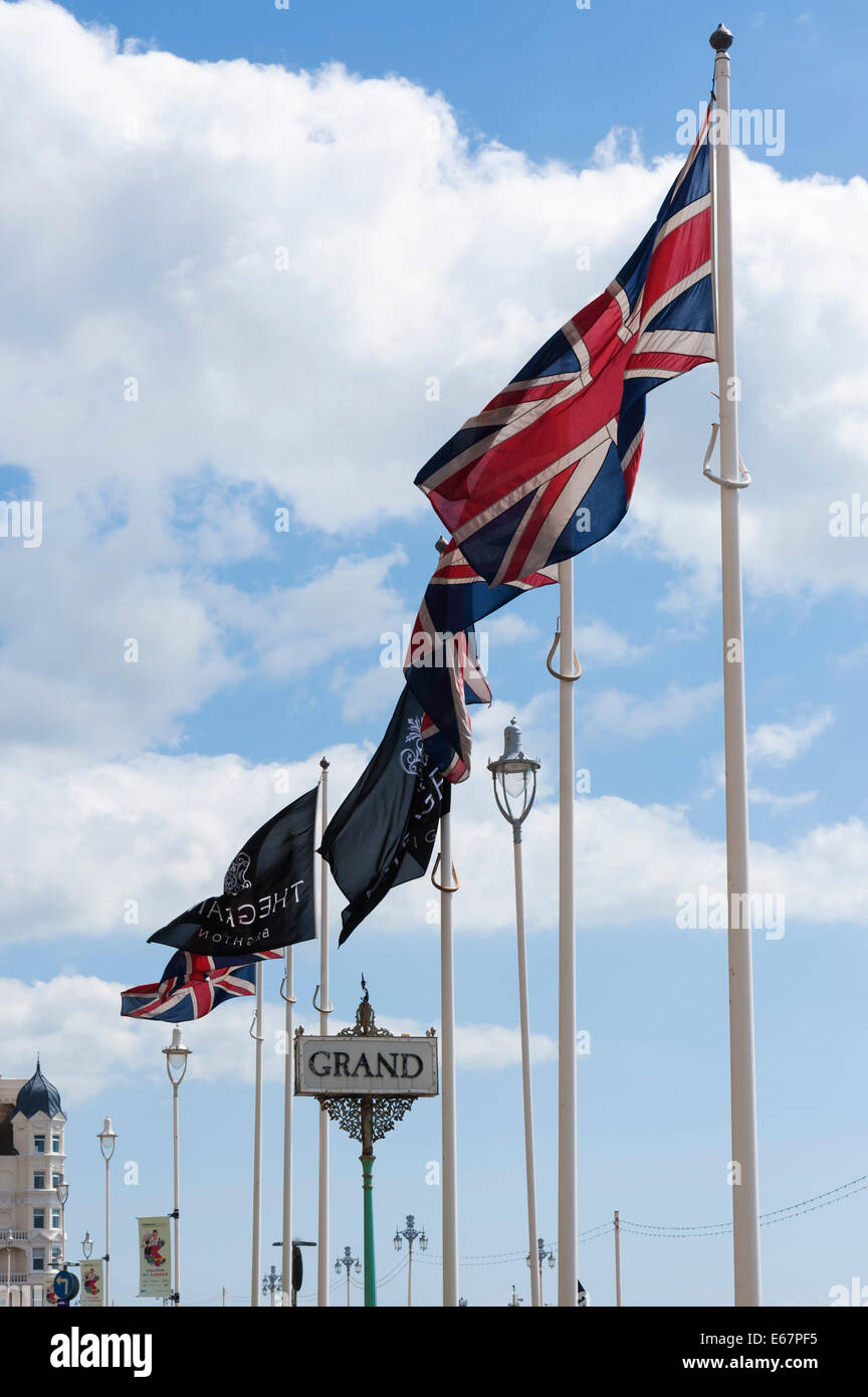 Row of flags hi-res stock photography and images - Alamy