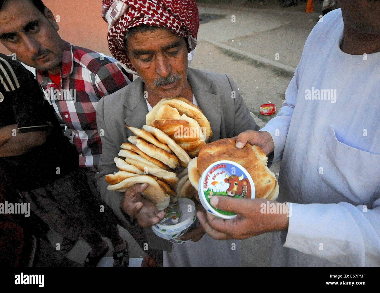 Dohuk, Iraq. 17th Aug, 2014. Hundreds of Mulims and Yazidis seek ...