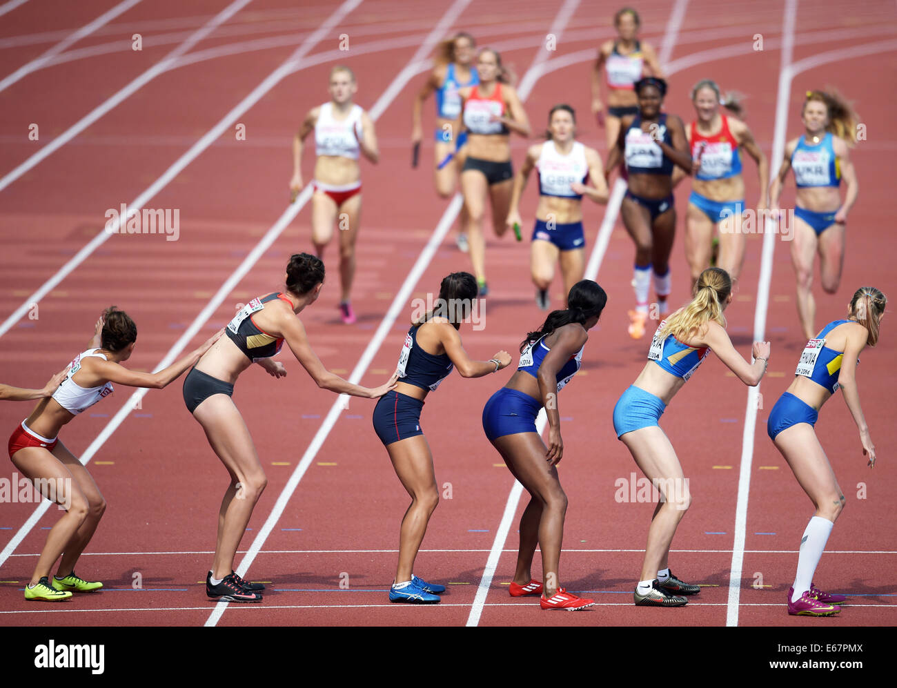 4x400 relay hi-res stock photography and images - Alamy