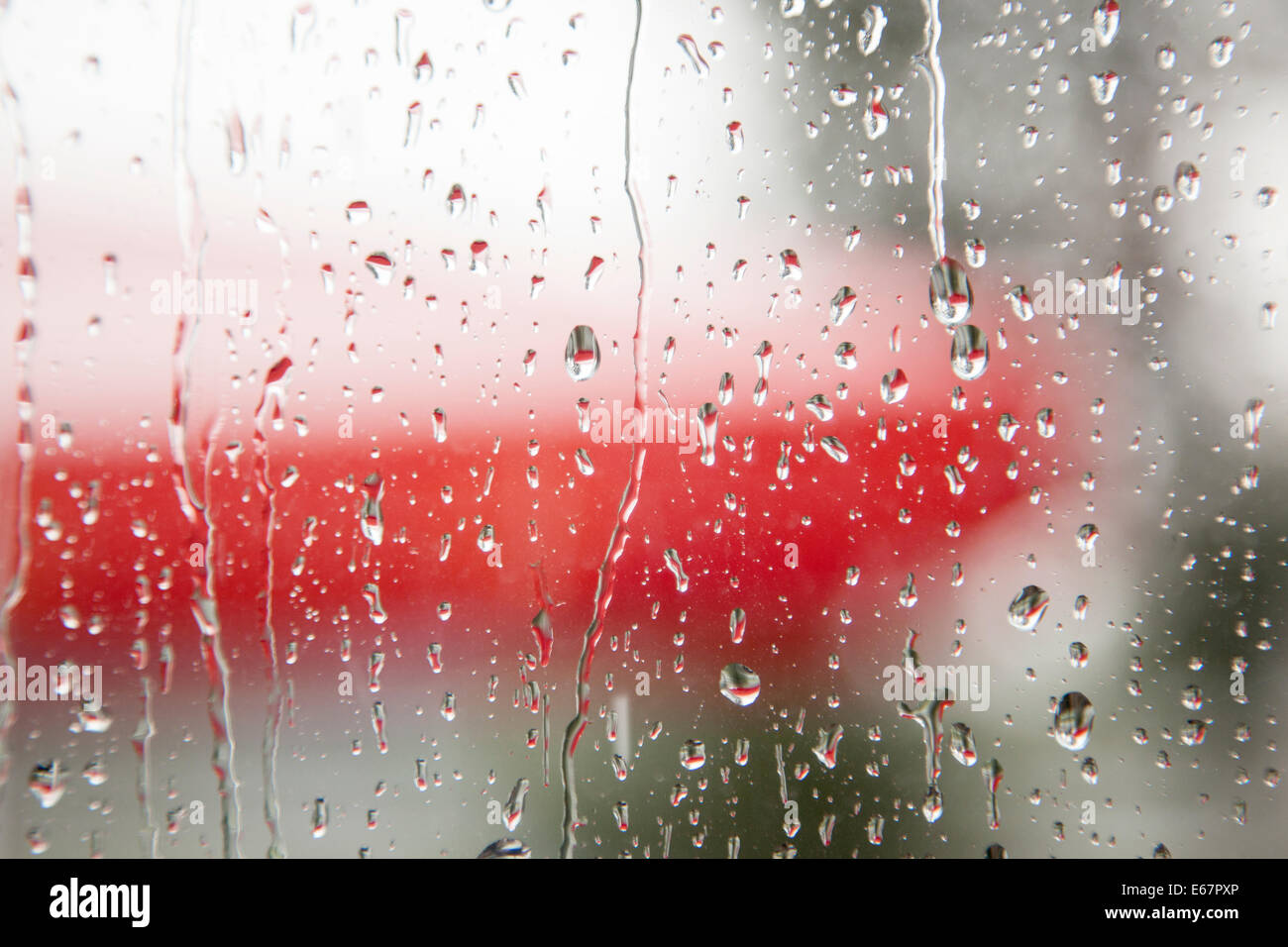 Rain on window pane hi-res stock photography and images - Alamy