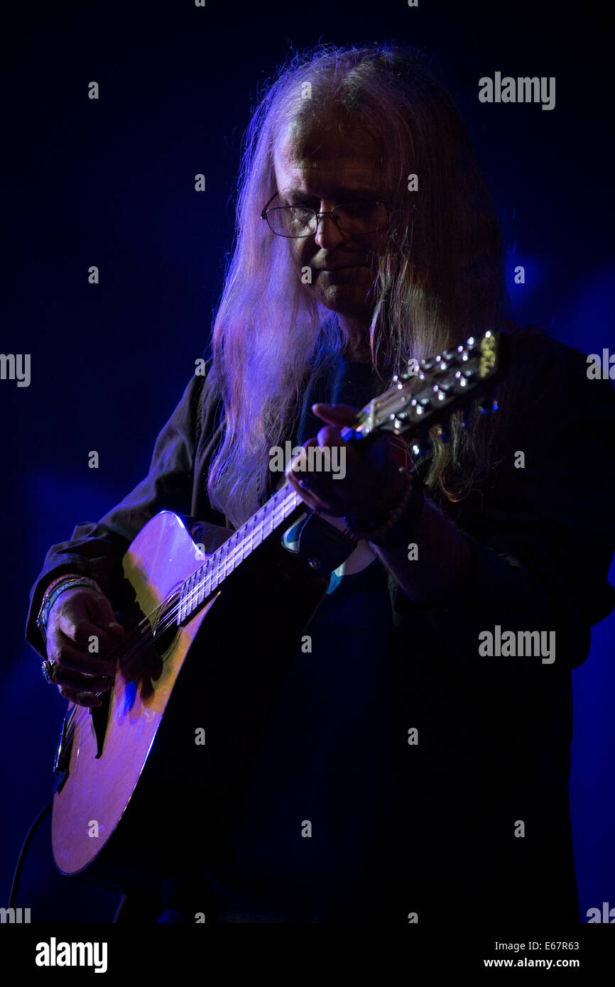 Fairport Chris Leslie High Resolution Stock Photography and Images - Alamy