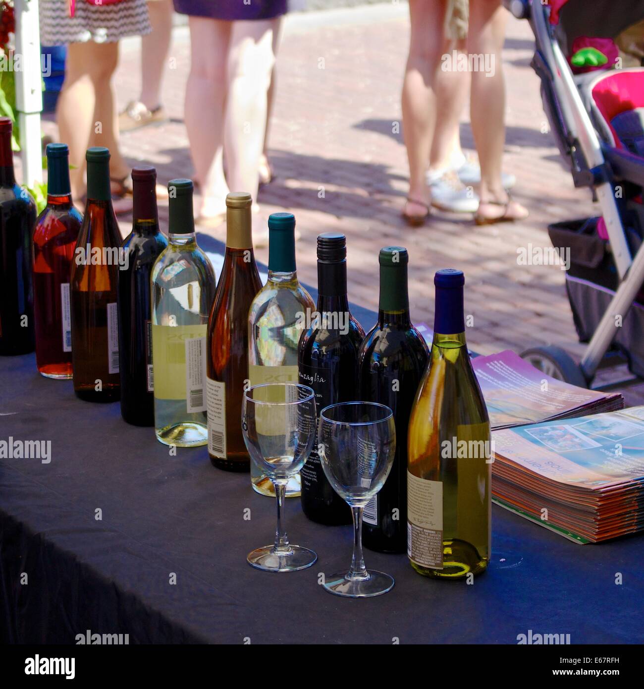 Sample bottles hi-res stock photography and images - Alamy