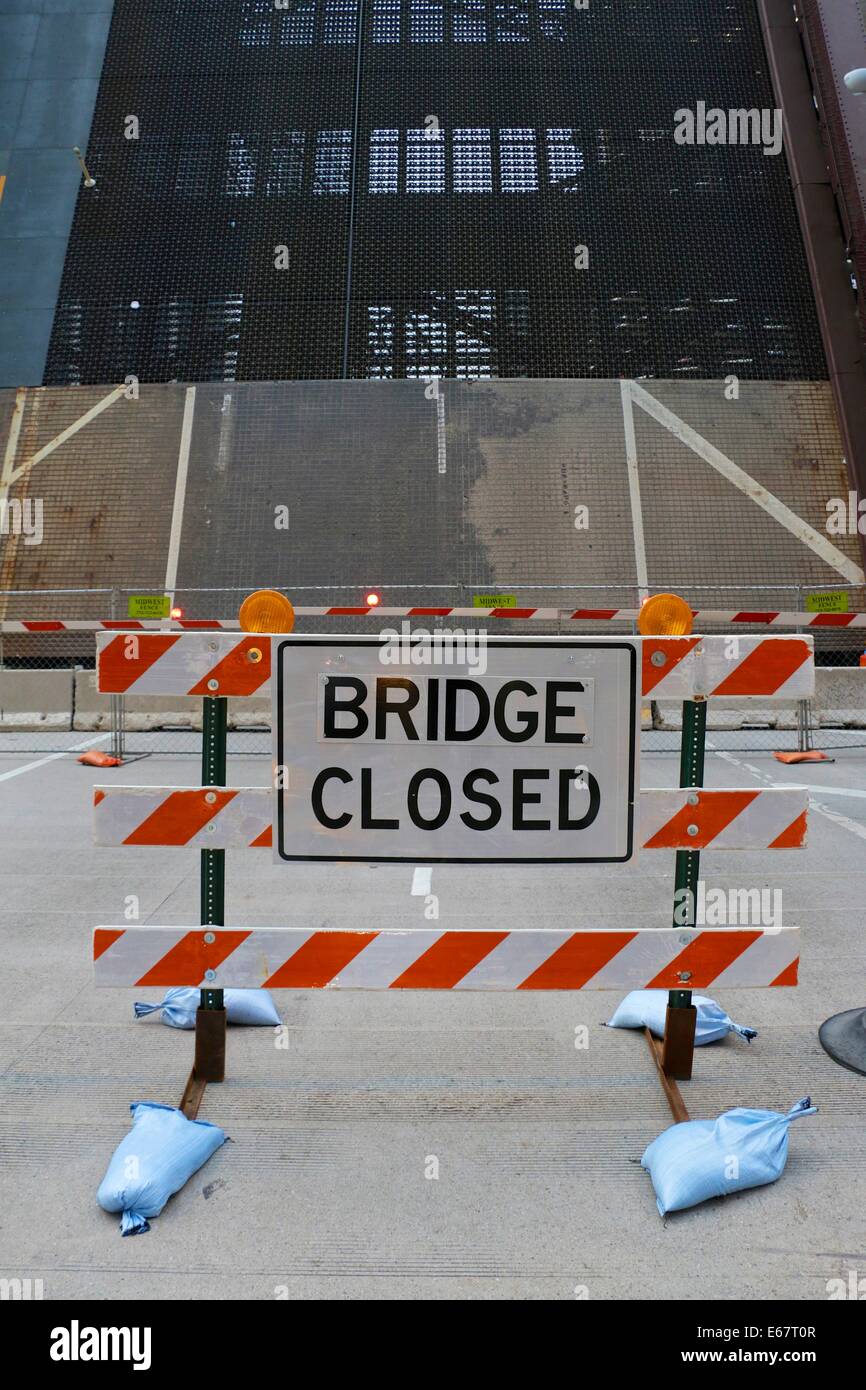 Bridge closed sign hi-res stock photography and images - Alamy