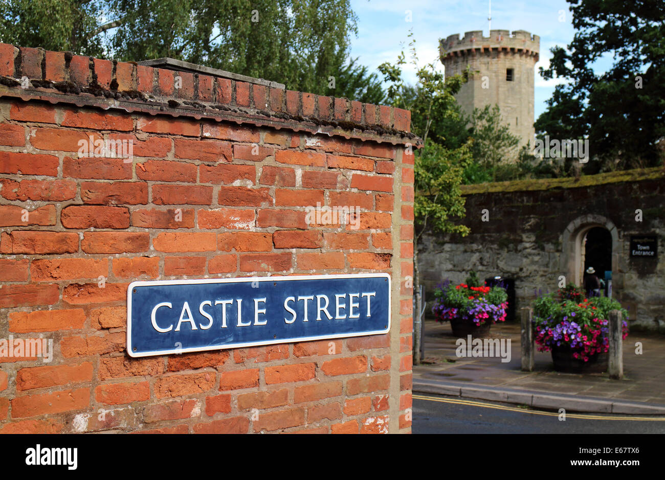 Summer streets sign hi-res stock photography and images - Alamy