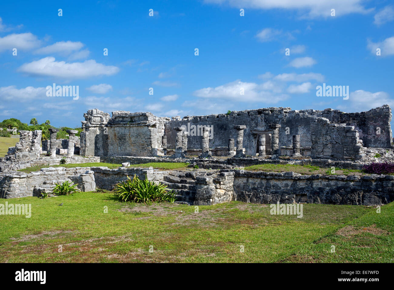 Mayan architecture columns mexico hi-res stock photography and images ...