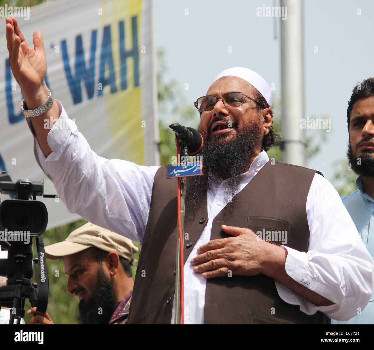 Lahore, Pakistan. 17th Aug, 2014. The Pakistan chief of the Islamic ...
