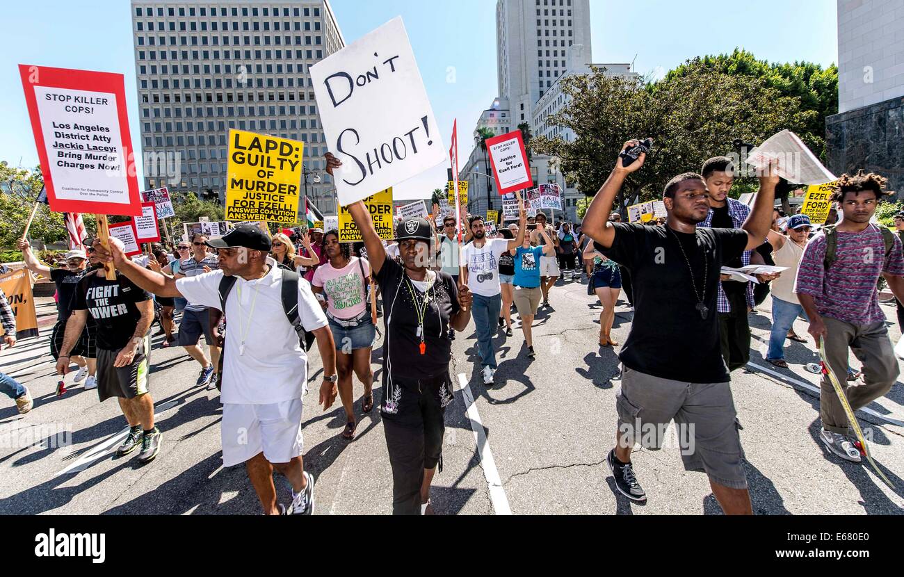 Los Angeles, California, USA. 17th Aug, 2014. People rally outside LAPD ...