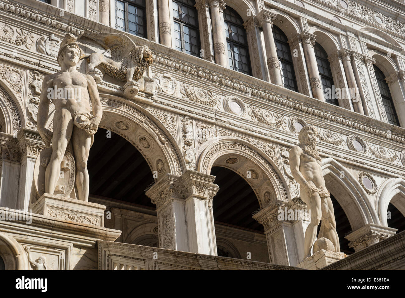 Mars neptune marble statues hi-res stock photography and images - Alamy