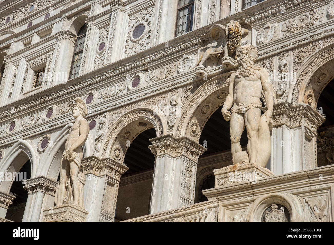 Mars neptune marble statues hi-res stock photography and images - Alamy