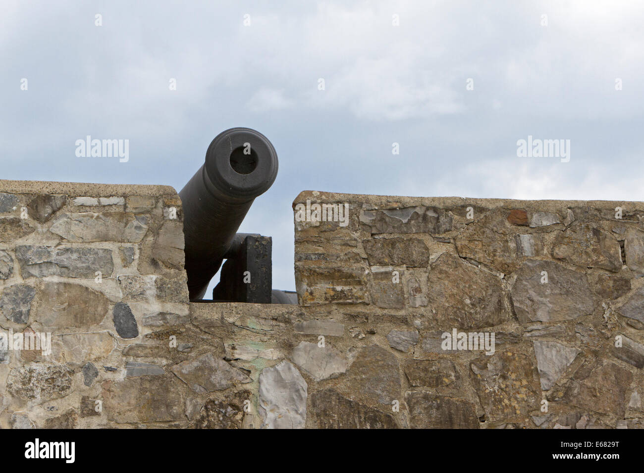 Fort cannon weapon hi-res stock photography and images - Alamy