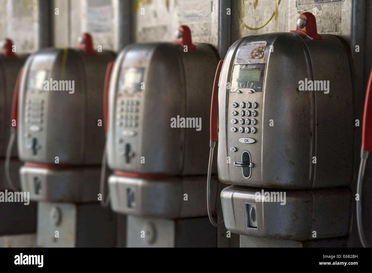 Italy pay phone hi-res stock photography and images - Alamy