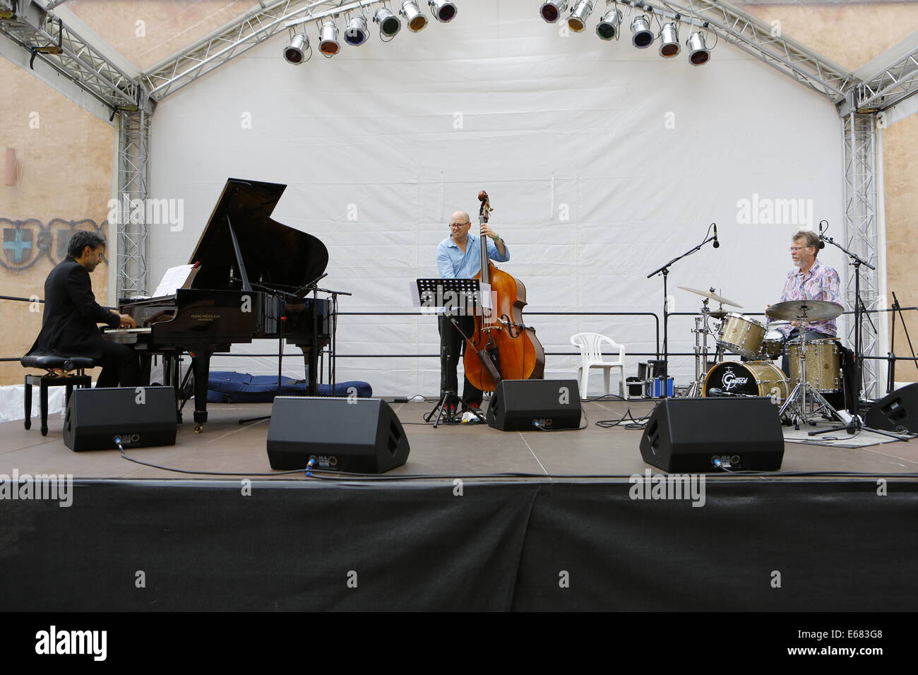 Oliver strauch hi-res stock photography and images - Alamy