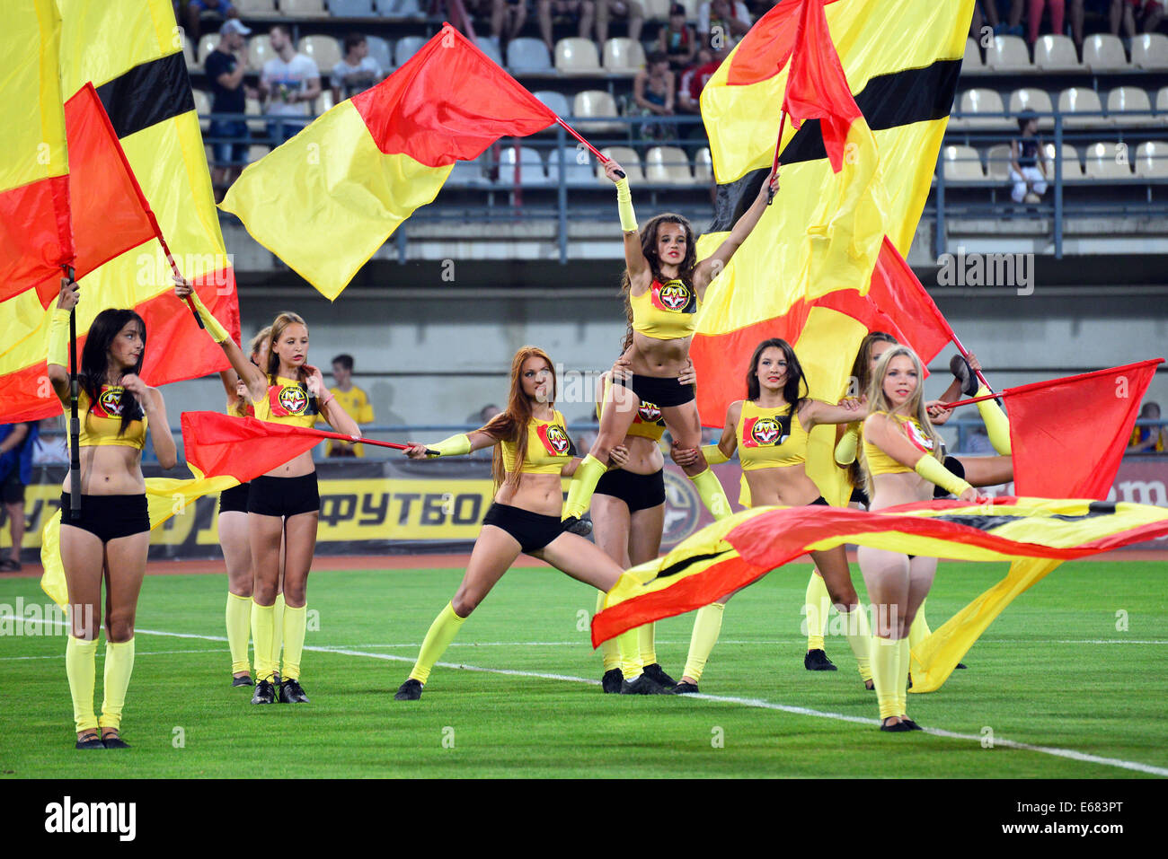 Soccer cheerleaders hi-res stock photography and images - Alamy