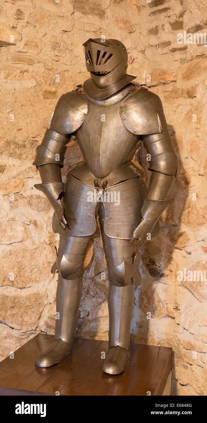 Medieval knight armour hi-res stock photography and images - Alamy