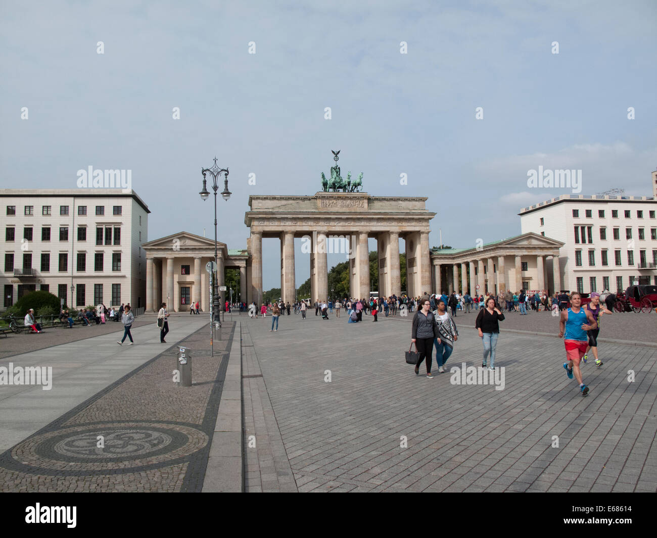 Berlin germany brandenburg tor hi-res stock photography and images - Alamy