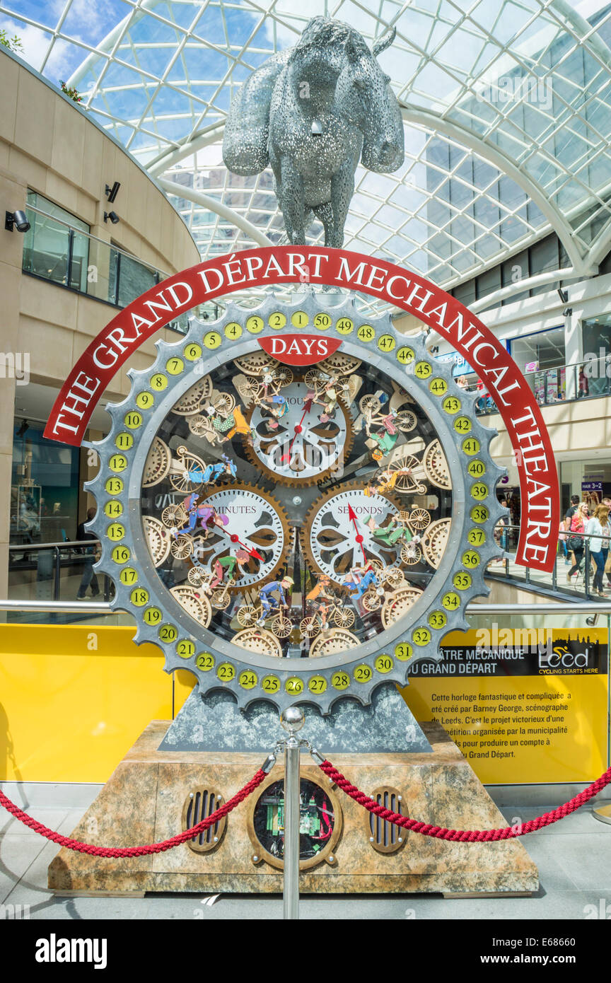 Mechanical theatre clock hi-res stock photography and images - Alamy