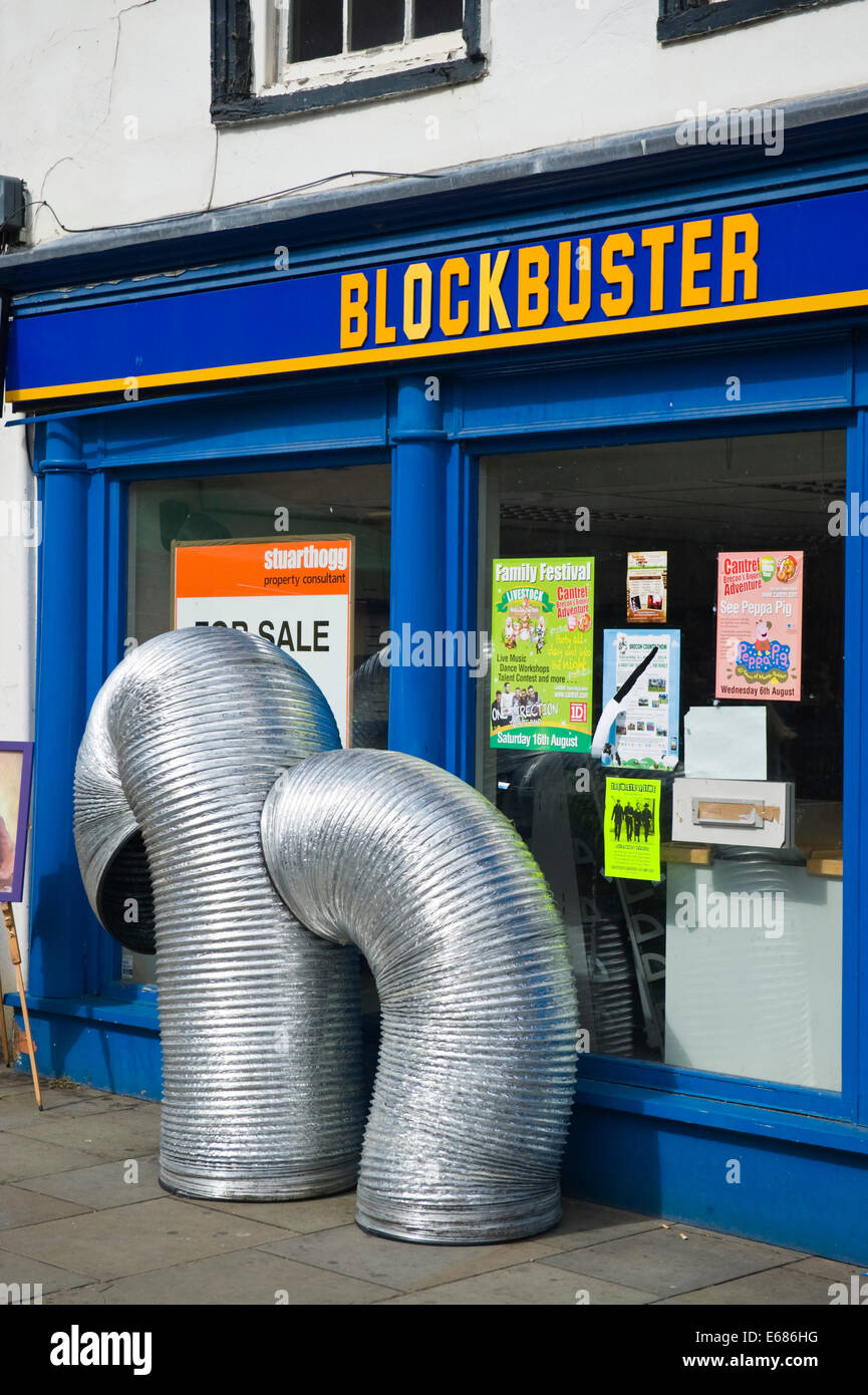 Empty blockbuster store hi-res stock photography and images - Alamy