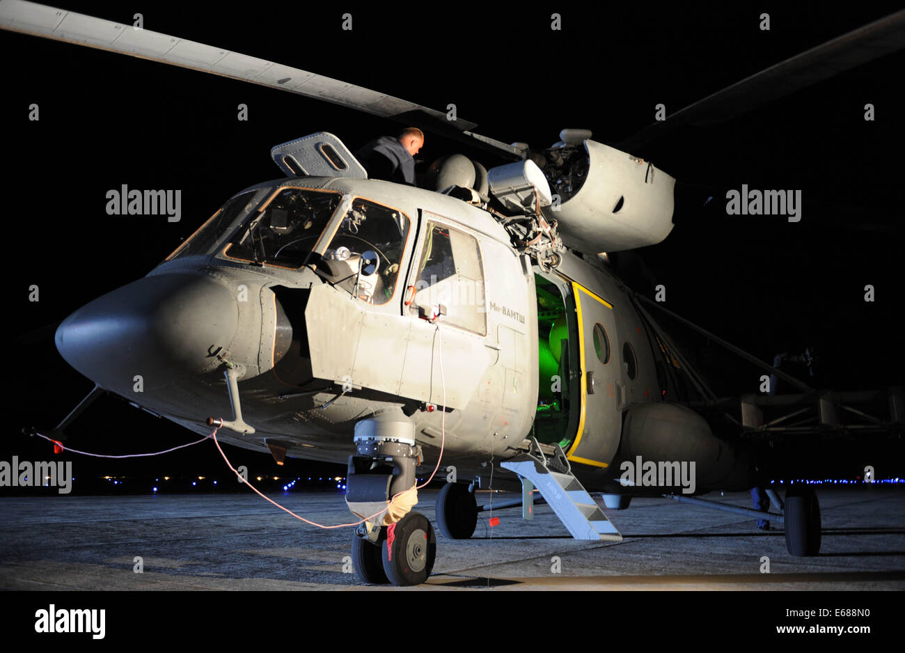 Russian mi 17 helicopter hi-res stock photography and images - Alamy