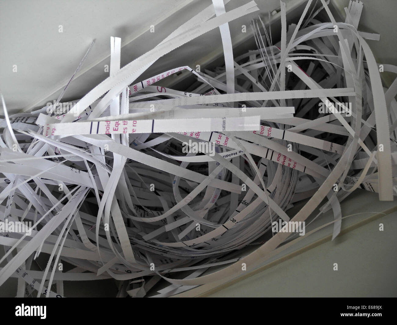 Shredded documents hi-res stock photography and images - Alamy