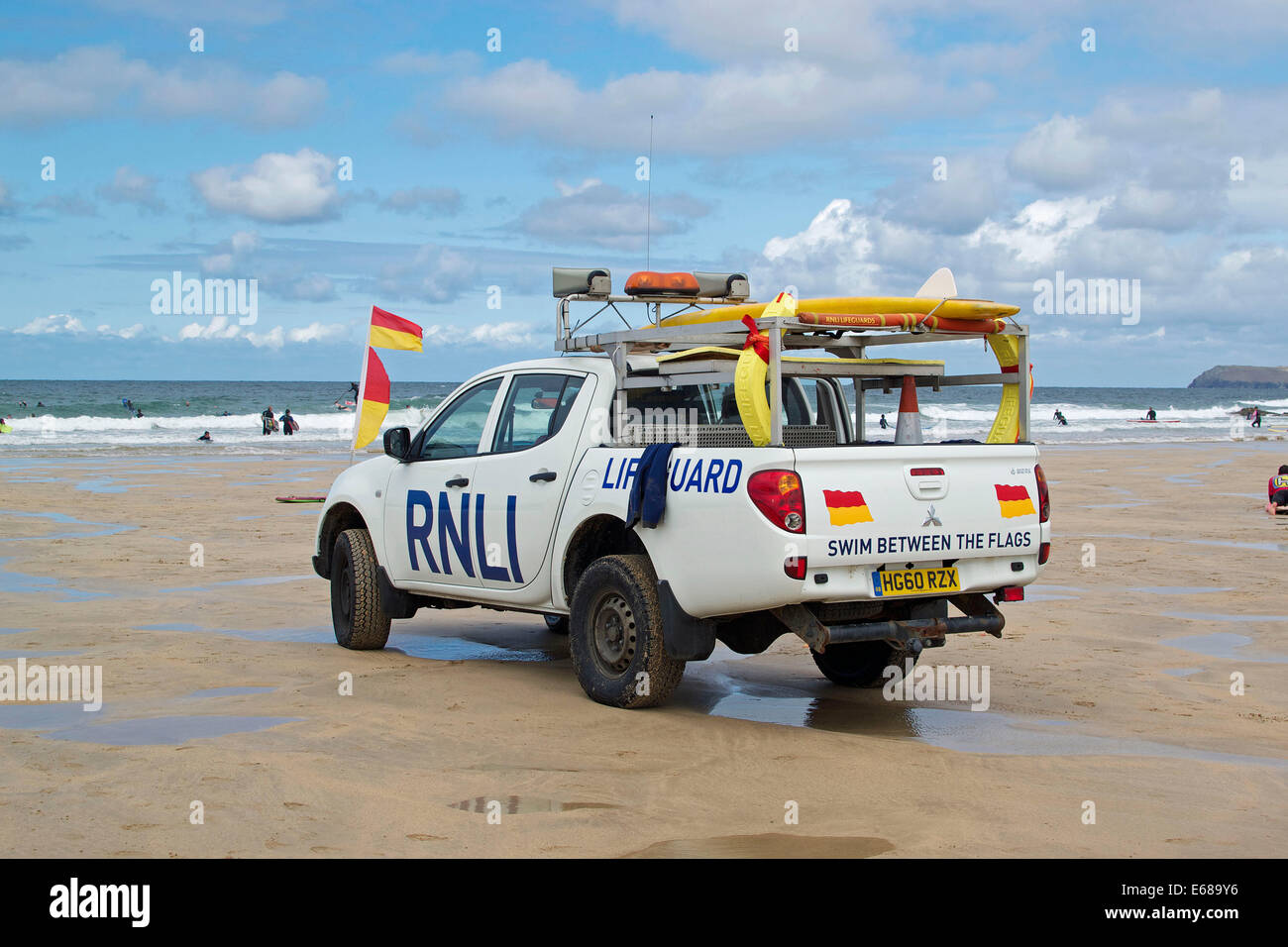 RNLI LIFEGUARDS TRUCK Stock Photo - Alamy