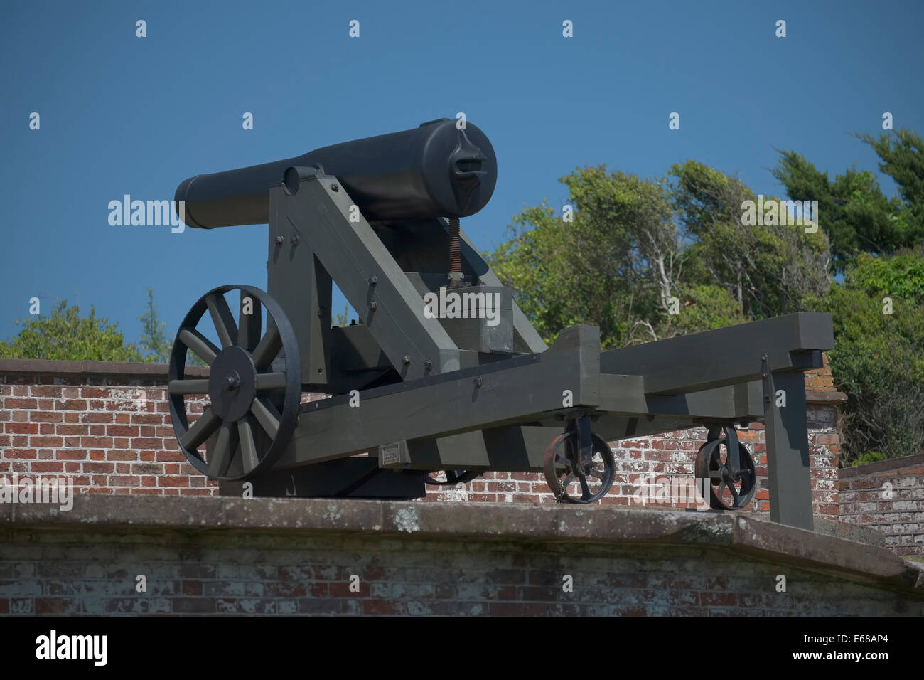 Model 1841 Navy 32-Pounder cannon (replica) Fort Macon State Park ...