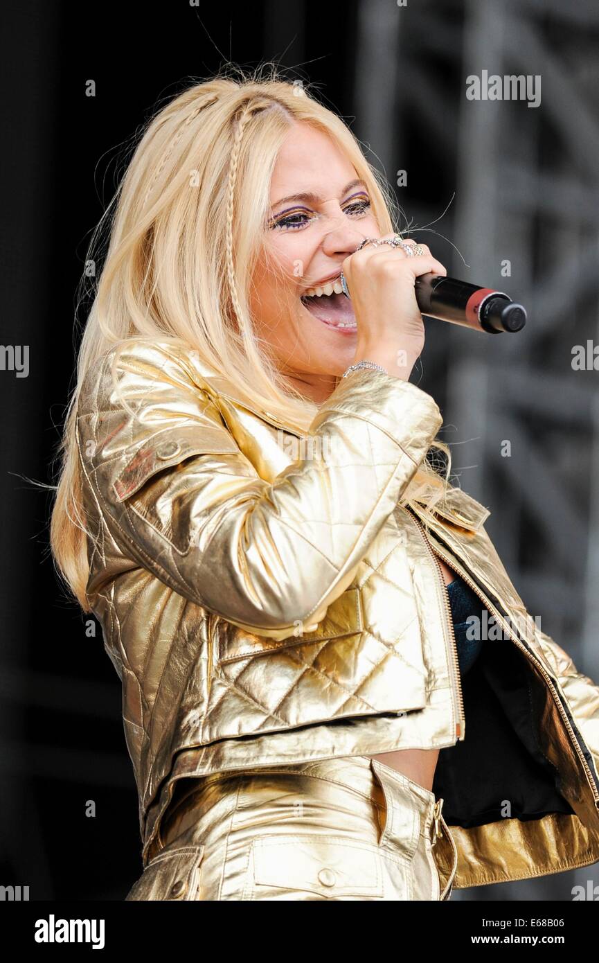 Victoria louise lott hi-res stock photography and images - Alamy