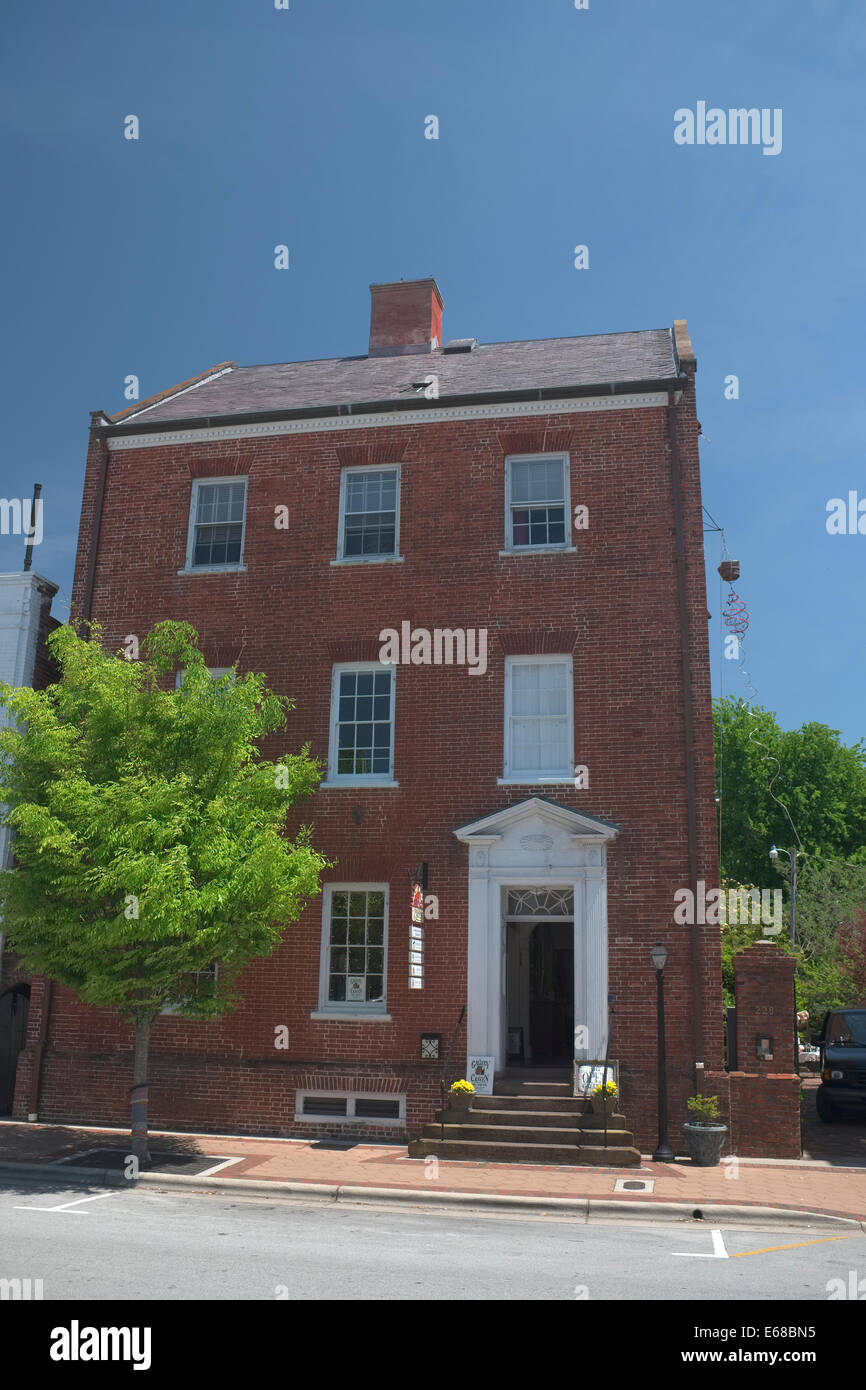 New Bern, North Carolina old building on Craven Street Stock Photo - Alamy