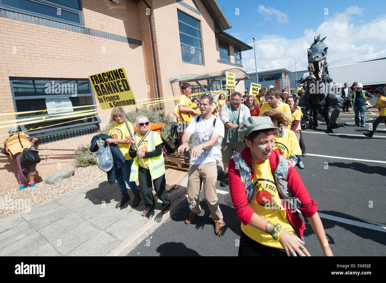 Oil rig camp hi-res stock photography and images - Alamy