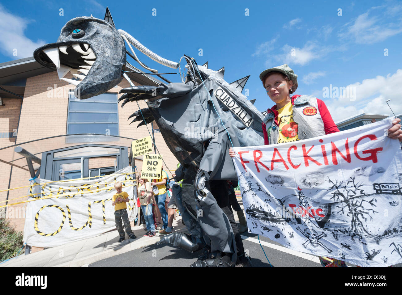 Oil rig camp hi-res stock photography and images - Alamy
