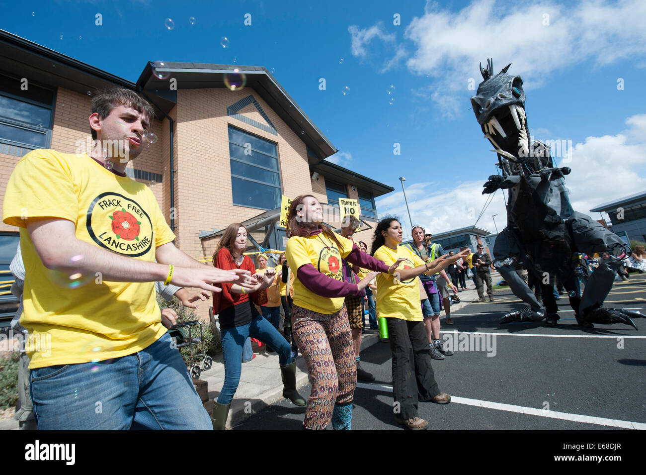 Oil rig camp hi-res stock photography and images - Alamy