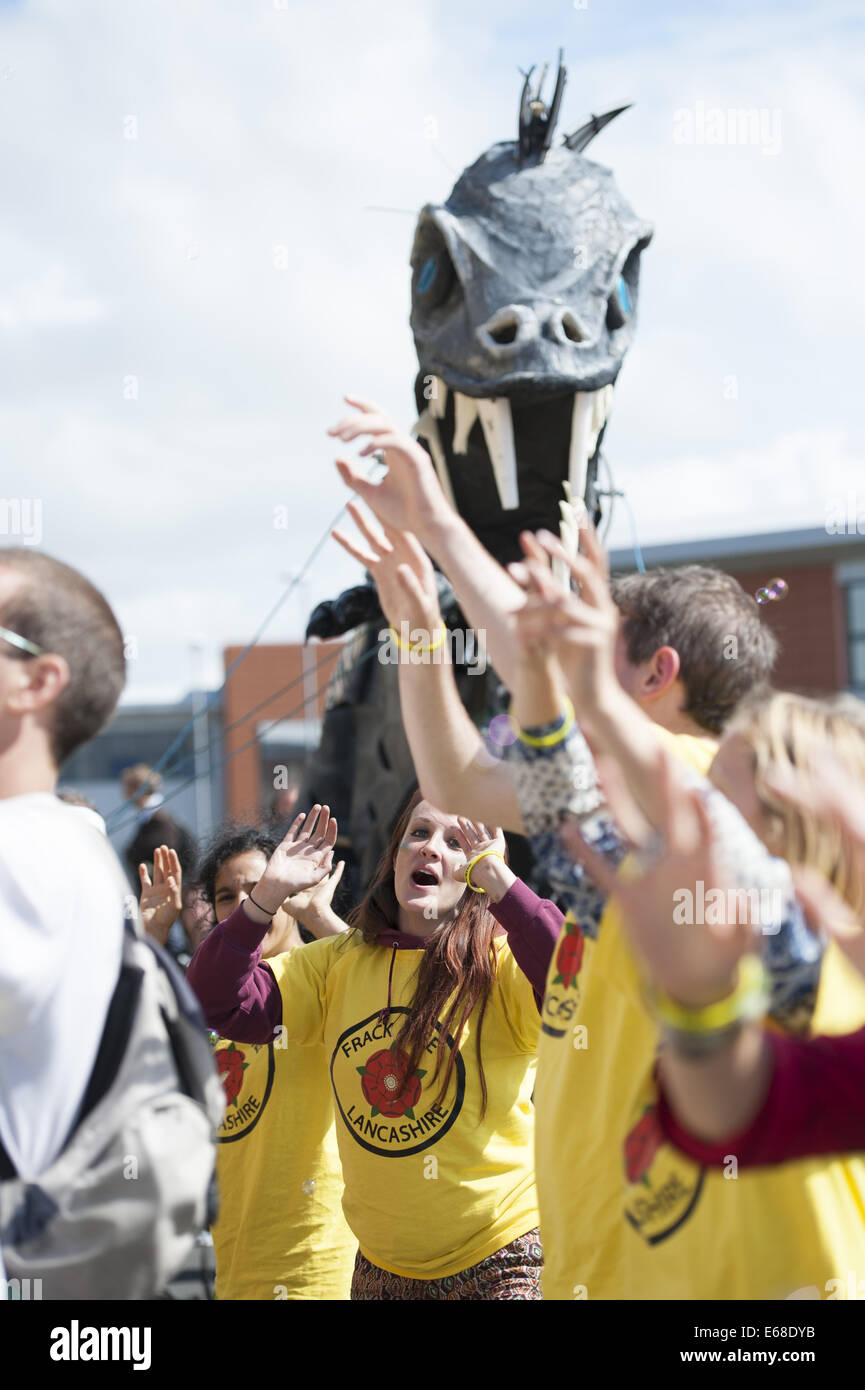 Oil rig camp hi-res stock photography and images - Alamy