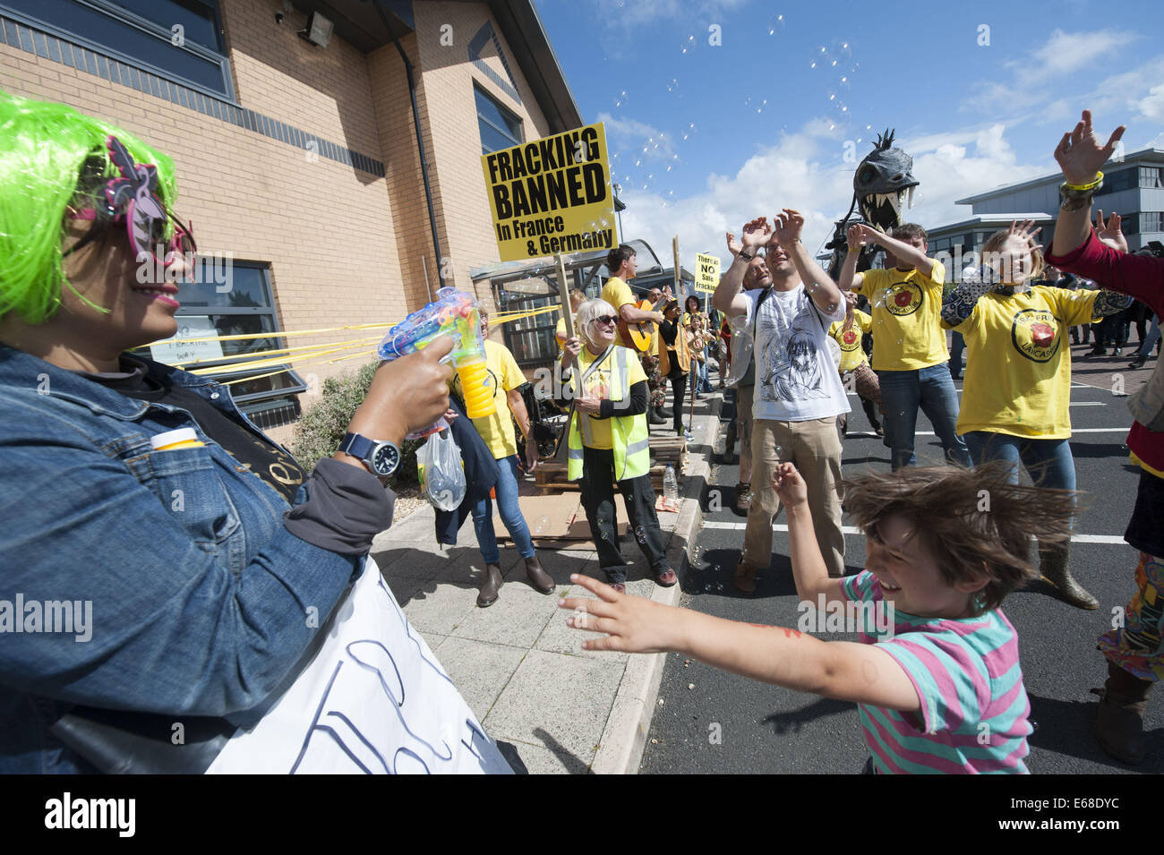 Oil rig camp hi-res stock photography and images - Alamy