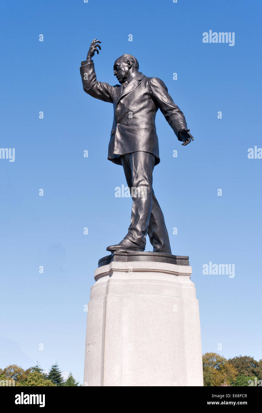Lord Edward Carson statue at Stormont near Belfast Stock Photo - Alamy
