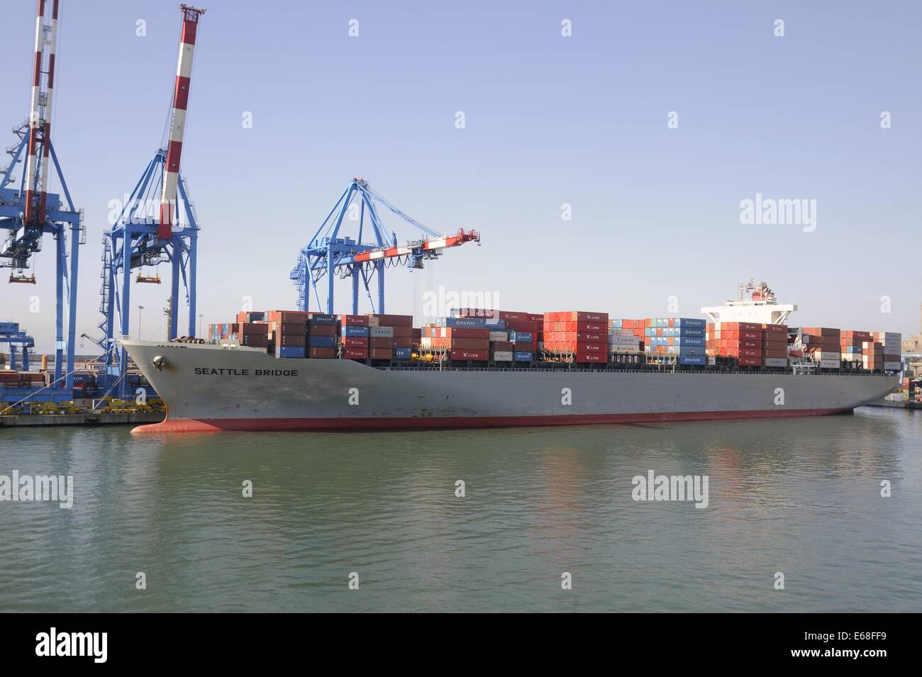 Genoa port (Italy), container ship Stock Photo - Alamy