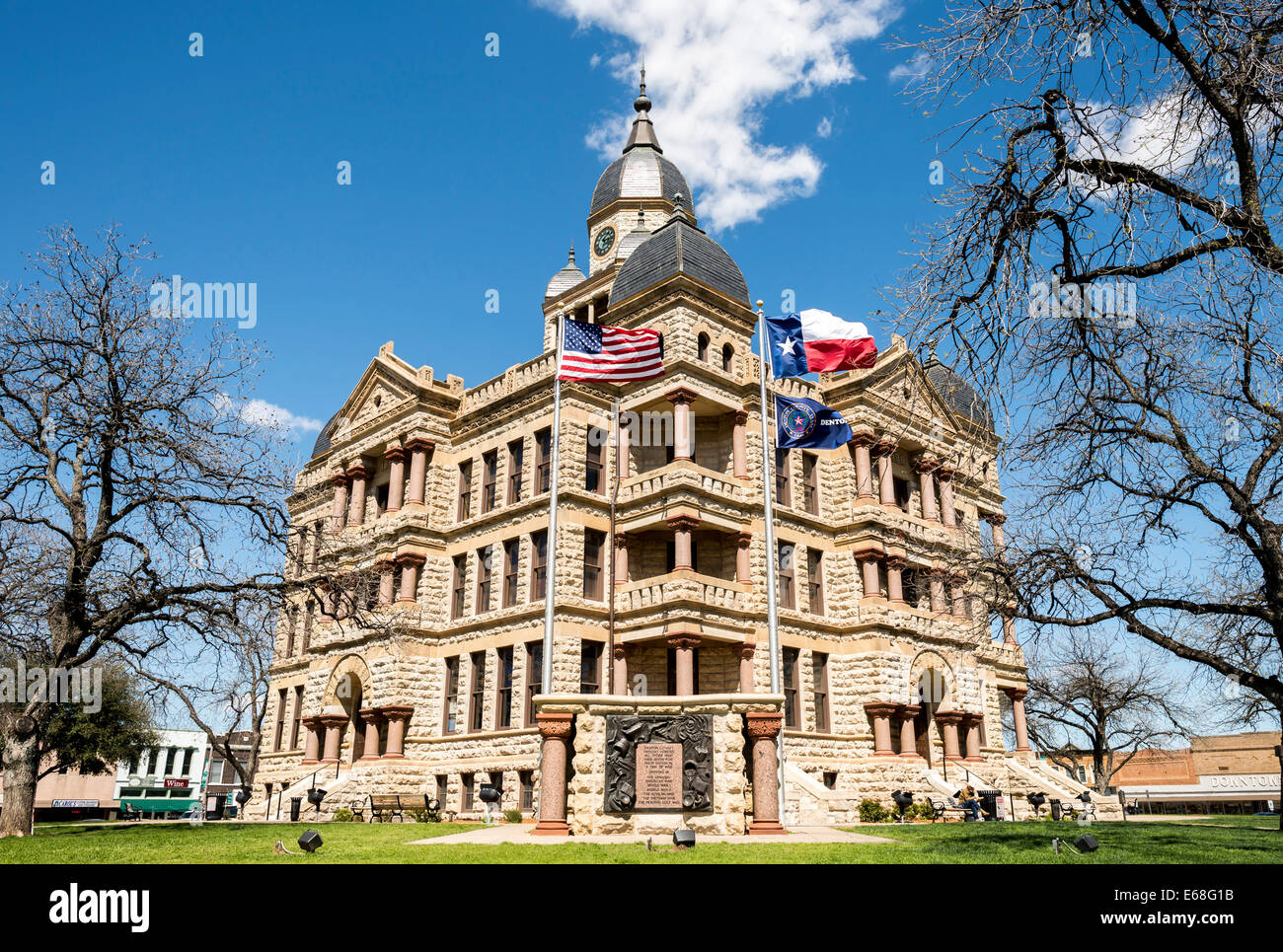 A building in the center square of Denton, Texas Stock Photo - Alamy