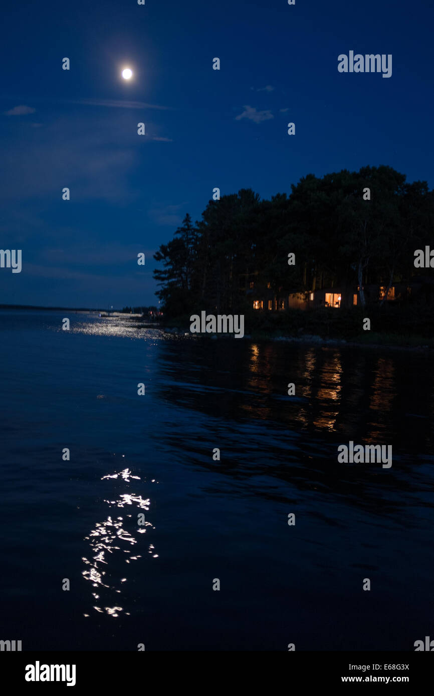 Harbor moon moonrise hi-res stock photography and images - Alamy