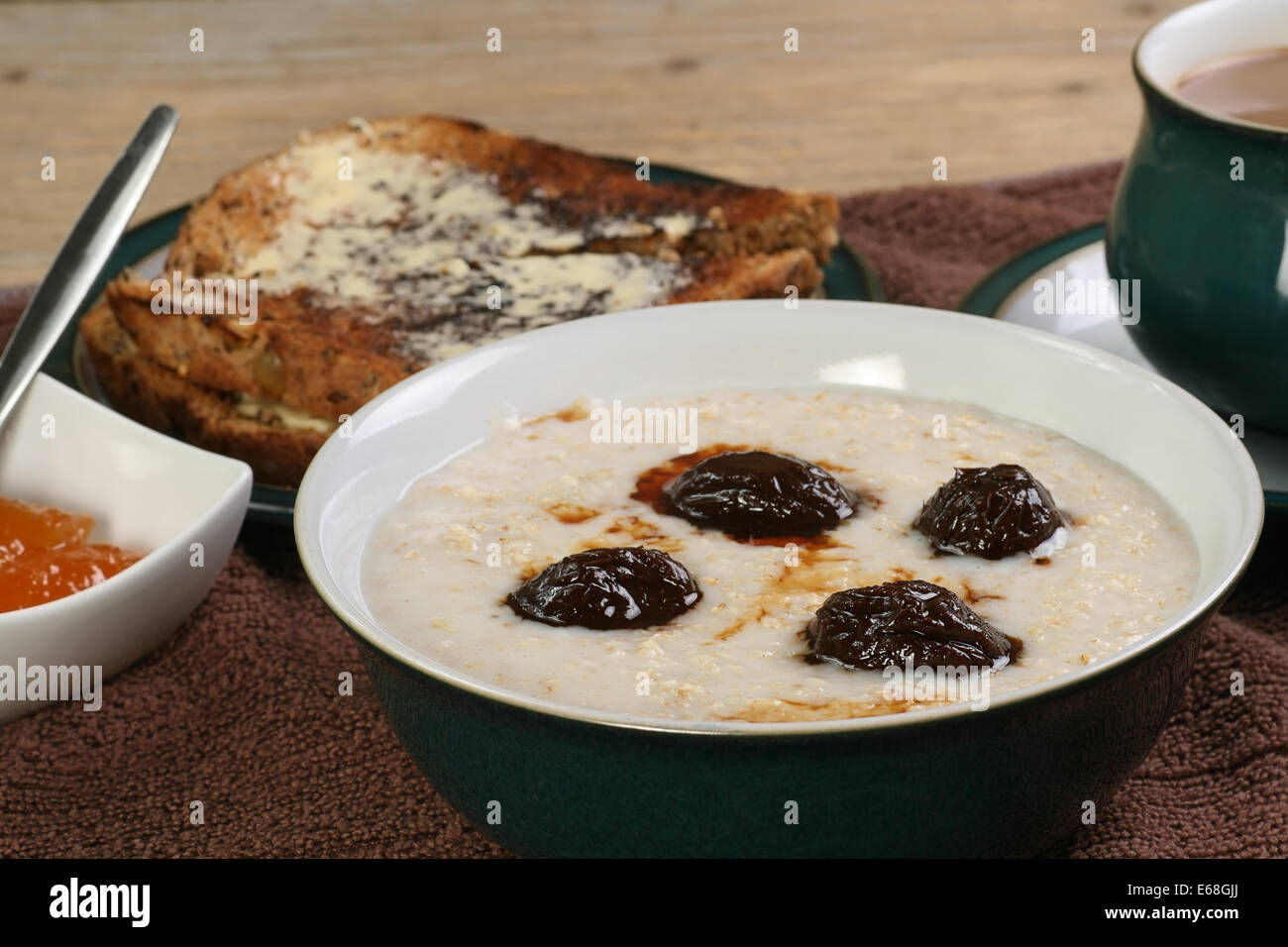 breakfast food hot porridge oats with prunes and toast Stock Photo - Alamy