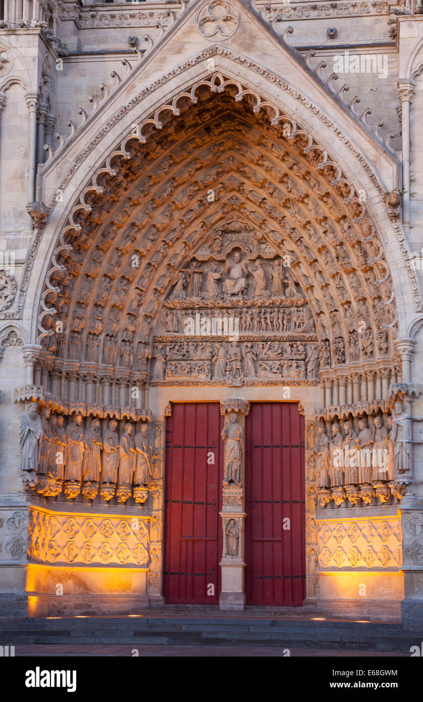 Entrance of the cathedral of Amiens, Picardy, France Stock Photo - Alamy