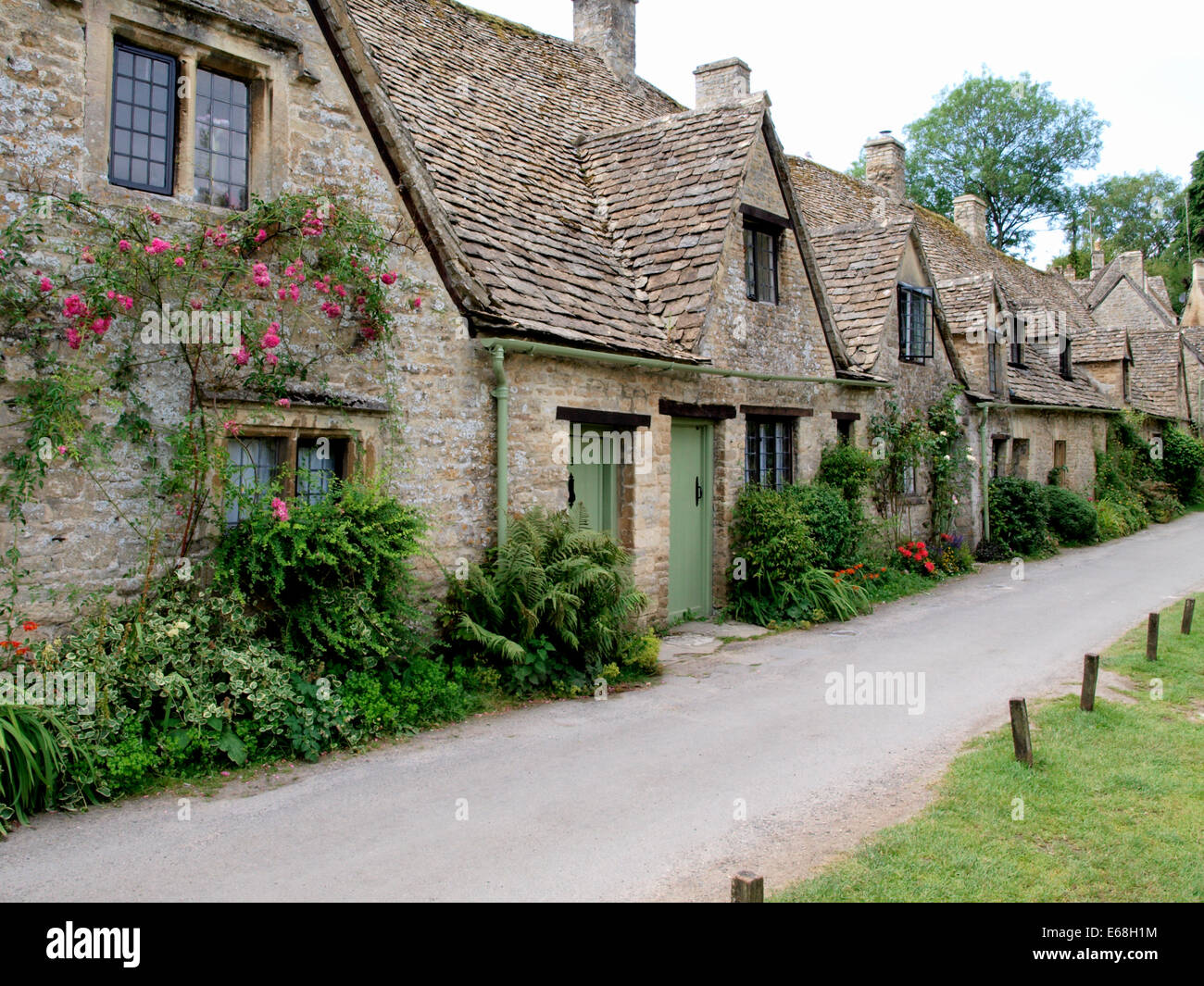 Bibury village hi-res stock photography and images - Alamy