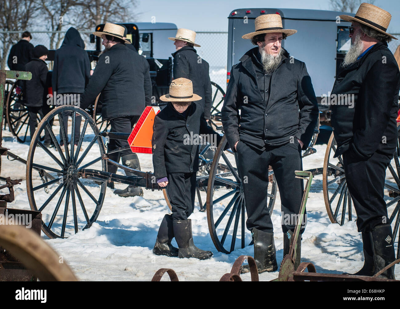Amish wagon snow hi-res stock photography and images - Alamy
