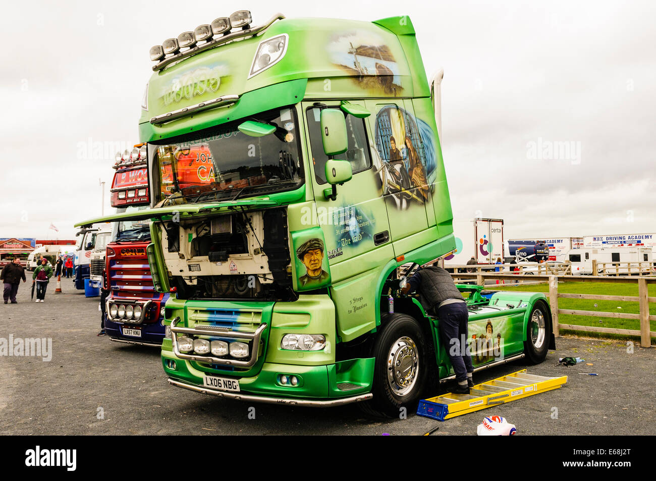 18 wheeler engine hi-res stock photography and images - Alamy