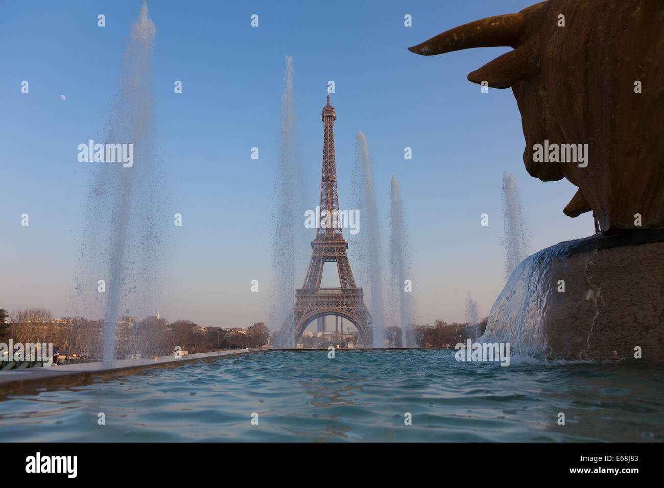 Trocadero gardens and Eiffel tower, Paris, Ile-de-france, France Stock ...
