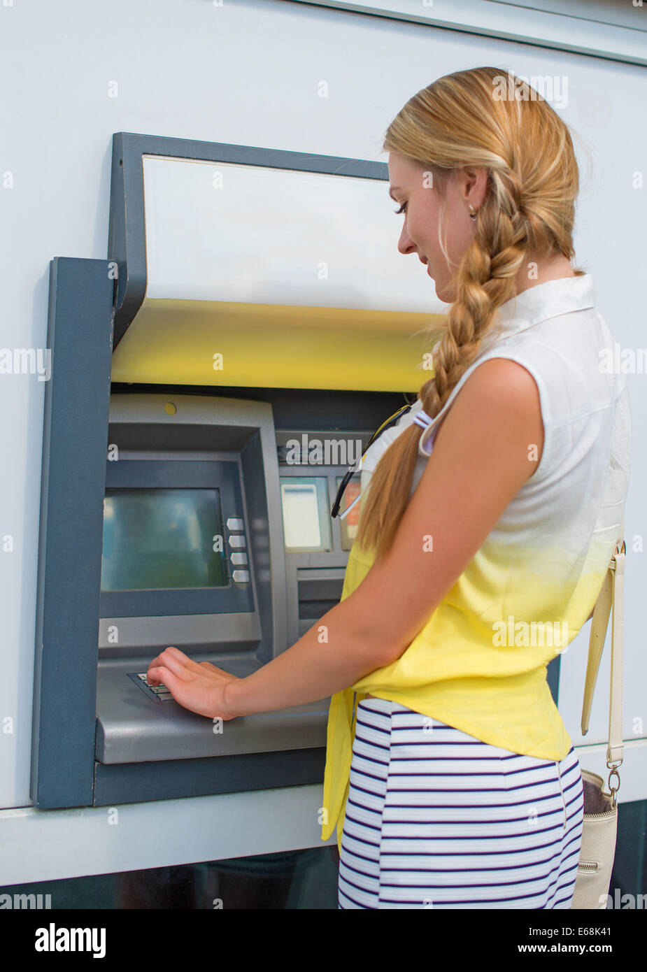 Withdraw money atm hi-res stock photography and images - Alamy