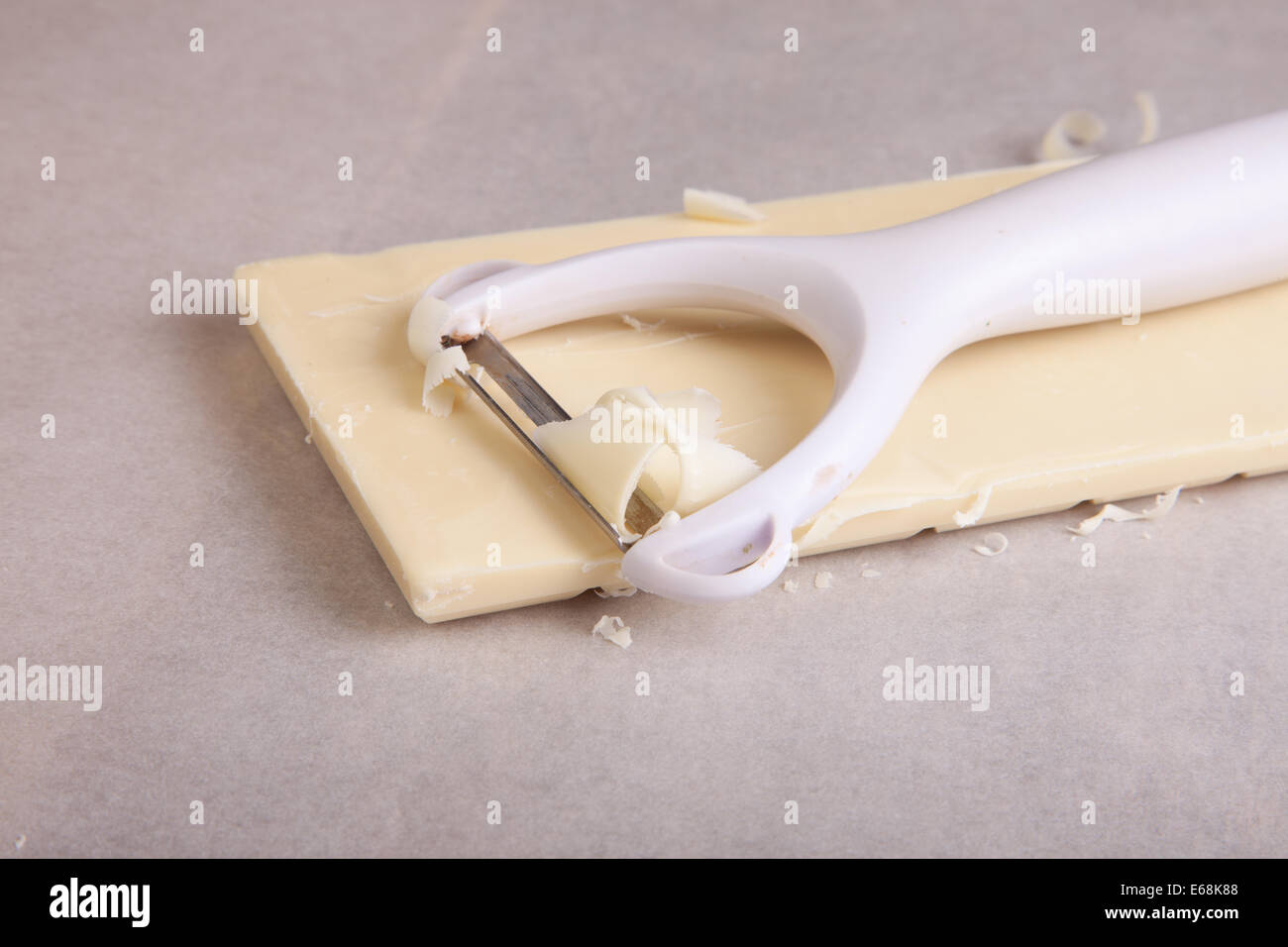 White chocolate grating hi-res stock photography and images - Alamy
