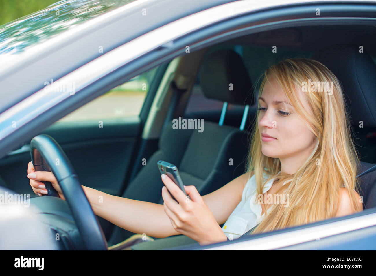 Writing sms hi-res stock photography and images - Alamy