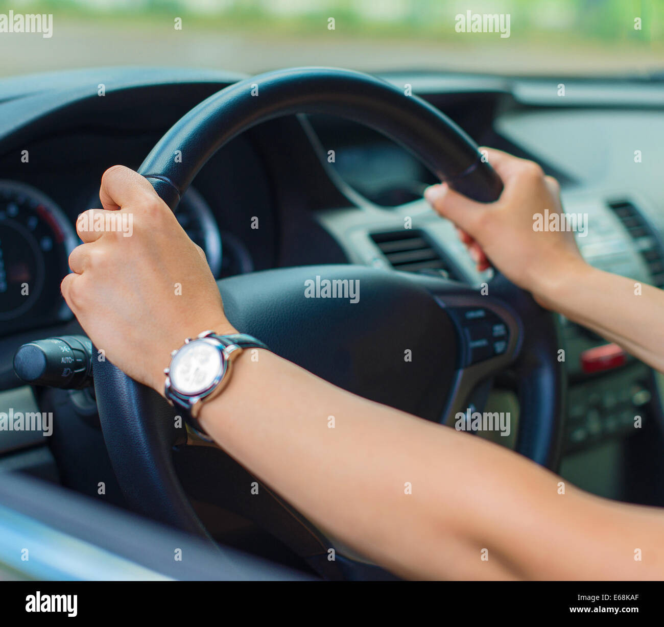 Woman's hand driving a car. Unrecognizable person Stock Photo - Alamy