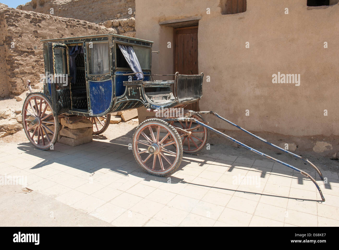 Old traditional egyptian galesh horse carriage Stock Photo - Alamy